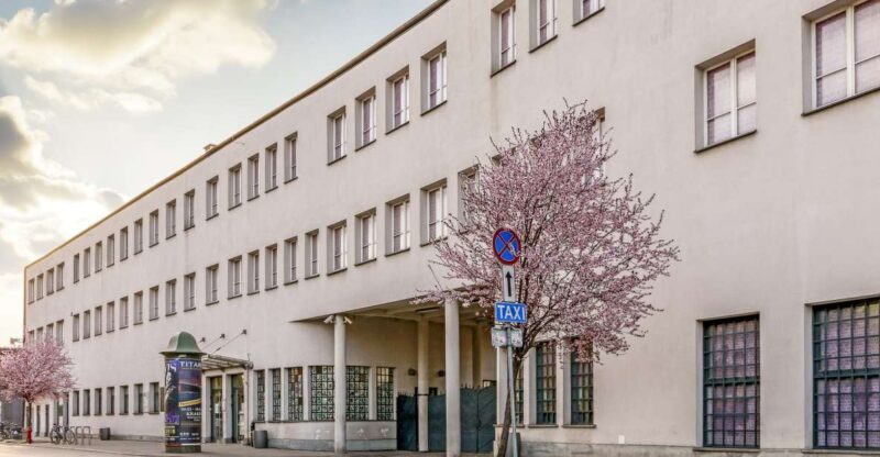 Krakow: Kazimierz by Golf Cart and Schindler's Factory Tour - The Value Proposition