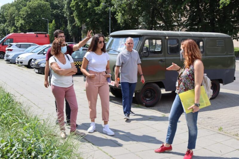 Krakow: Nowa Huta Guided Tour in Vintage Car - Pricing and Value