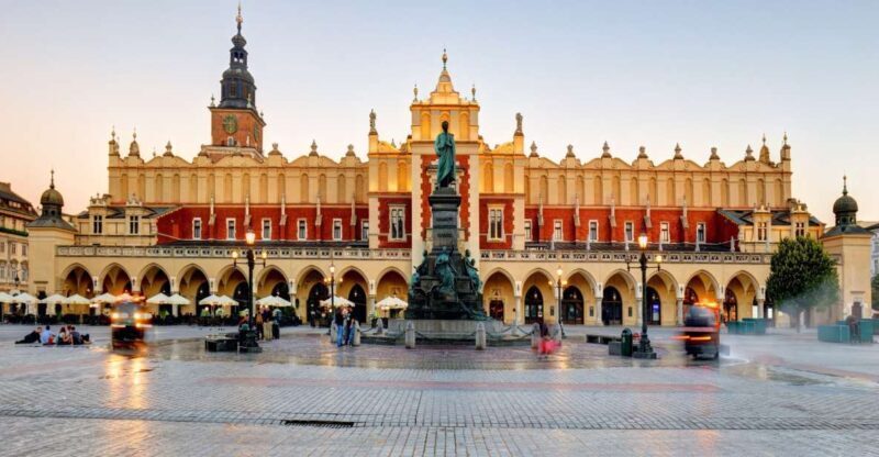 Krakow Old Town and Cloth Hall Private Guided Tour - Why This Tour Might Be Perfect for You