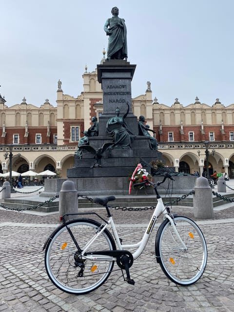 Krakow: Old Town and Kazimierz Guided Bike Tour - The Experience of the Guide and Group Size
