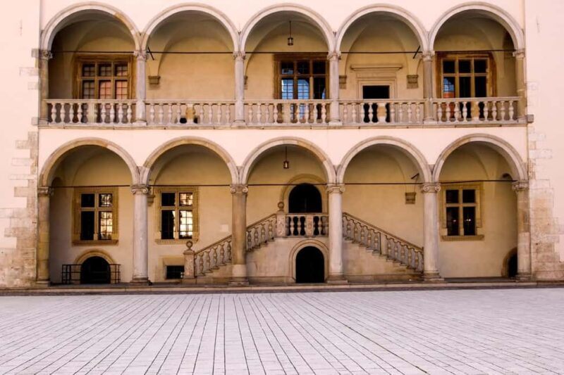 Krakow Old Town and National Museum Private Guided Tour - Key Points