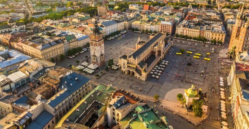 Krakow: Old Town Audio-Guided Walking Tour with Headset - Key Points