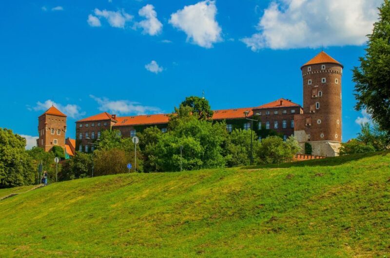 Krakow Old Town & Kazimierz Highlights Tour by Electric Car - The Experience of Riding an Electric Car