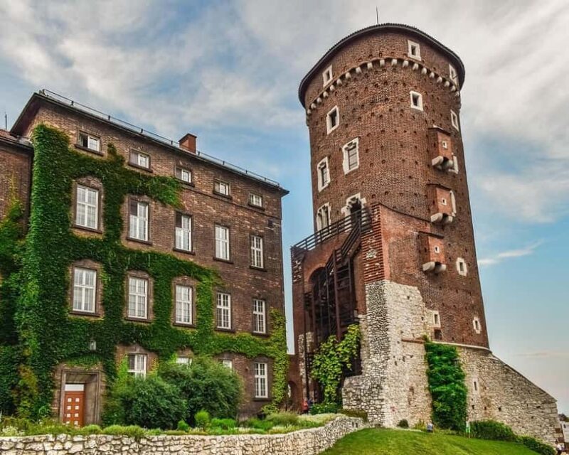 Krakow: Old Town Walking Tour with Private Guide - Authentic Experiences from Previous Participants