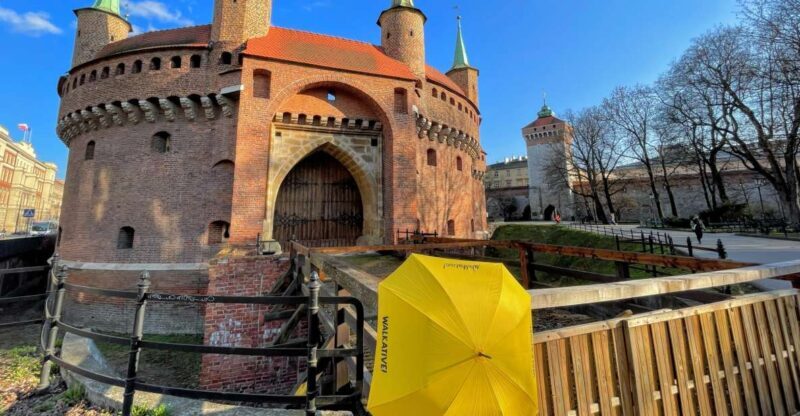 Kraków: Old Town & Wawel Castle Walking Tour - Key Points