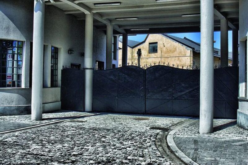 Krakow: Oskar Schindler's Factory Guided Tour&Pickup Options - Key Points