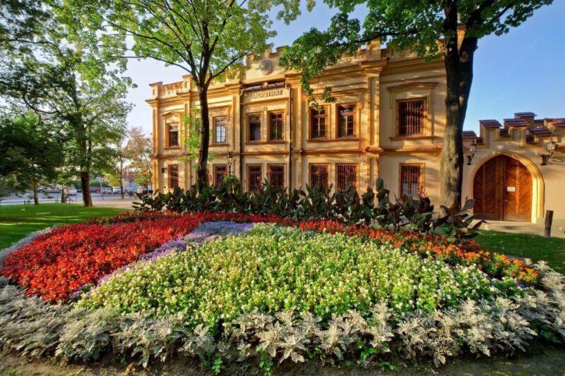 Krakow: Oskar Schindlers Factory Private 2 or 4-Hour Tour - The Bottom Line: Who Should Book This Tour?