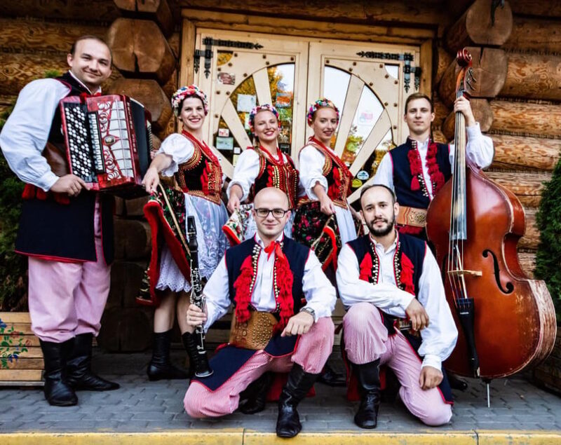 Krakow: Polish Folk Night with Dinner and Unlimited Drinks - An Honest Look at What You Can Expect