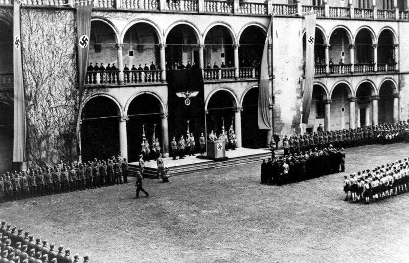 Krakow: Second World War History Guided Walking Tour - The Experience in Practice