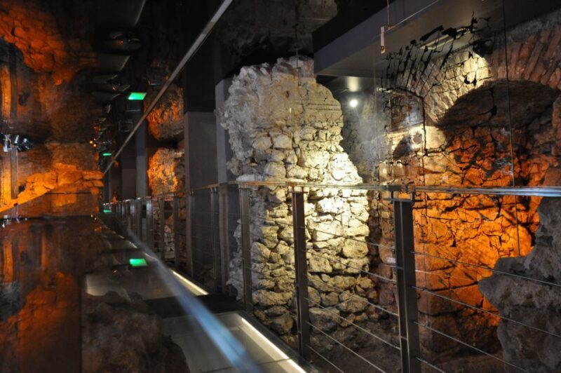 Krakow: Skip the Line Underground Museum and Old Town - Key Points