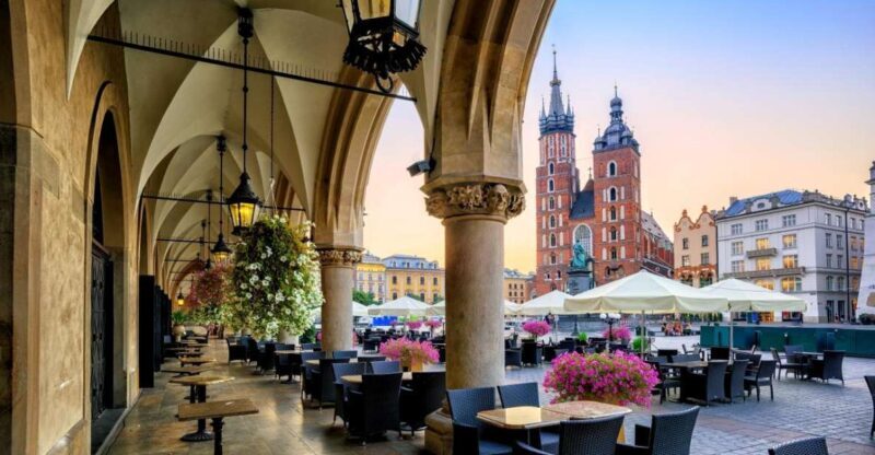 Krakow: St. Mary's Church and Rynek Underground Museum Tour - Discovering Krakow’s Heart: What to Expect