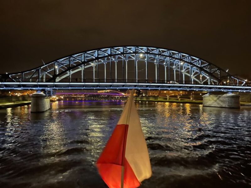 Krakow: Vistula Night Cruise by Gondola w/ Audio Commentary - Key Points
