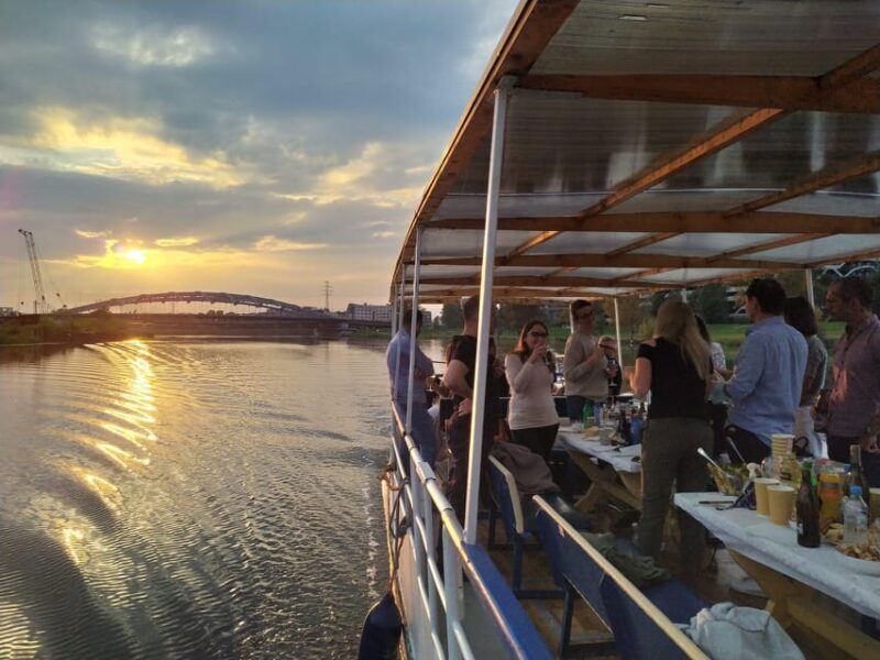 Krakow: Vistula River Cruise with Historical Views - The Districts: Kazimierz and Podgórze