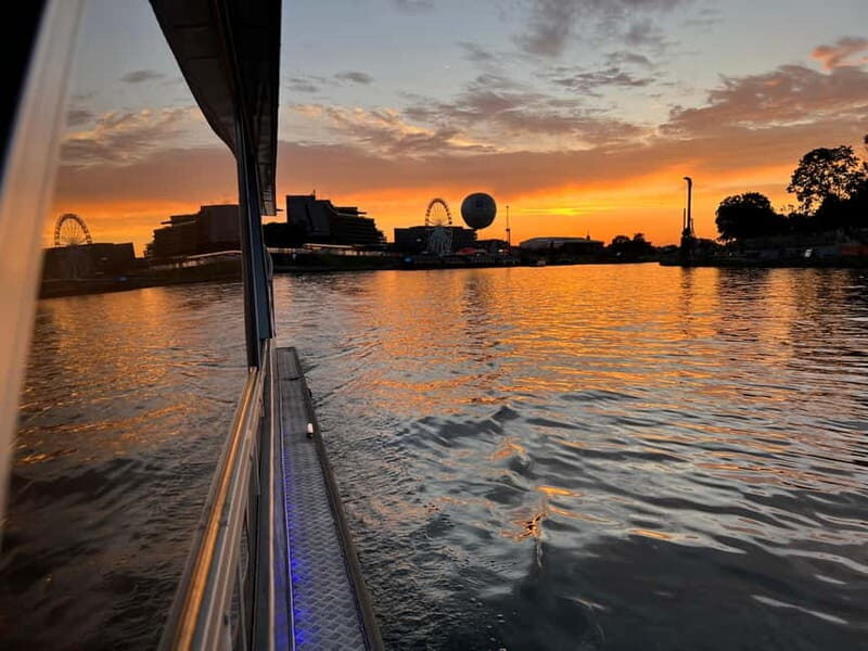 Krakow: Vistula River Sightseeing Cruise with Audio Guide - What It’s Like On the Water