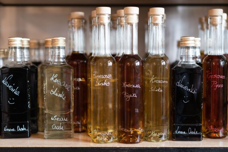 Krakow: Walking Tour and Liqueur Tasting with Local Guide - Considerations for Travelers