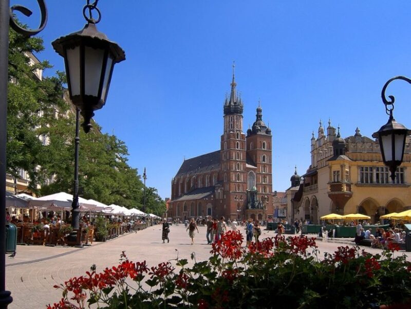 Krakow: Walking Tour and Liqueur Tasting with Local Guide - Who This Tour Is Perfect For