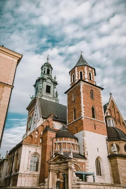 Krakow: Wawel Castle and Cathedral Guided Tour - Breaking Down the Itinerary