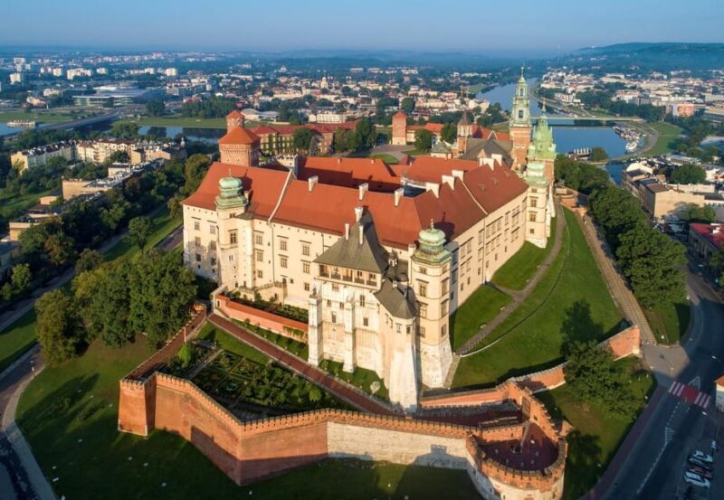 Krakow: Wawel Castle and Cathedral Guided Tour - Key Points