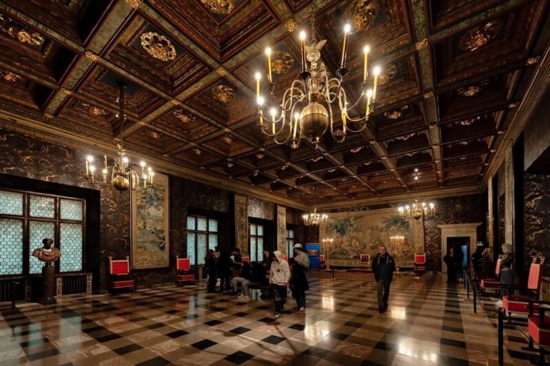 Krakow: Wawel Castle and Cathedral Guided Tour - The Wawel Cathedral: Sacred and Royal