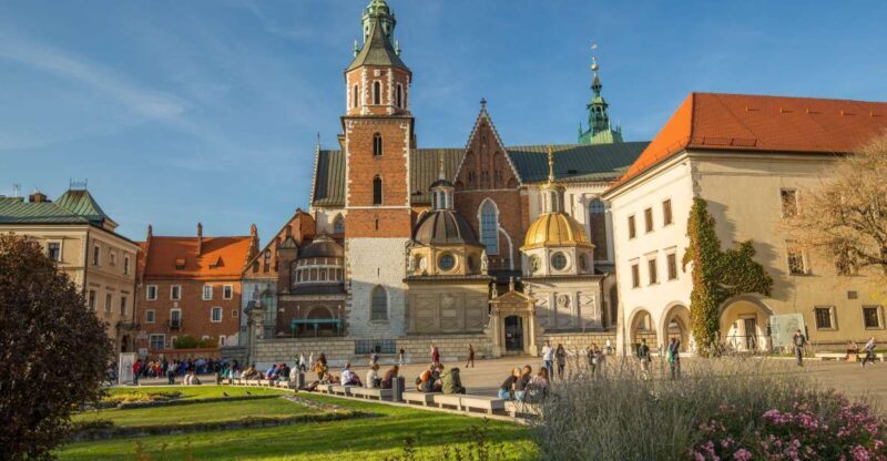 Krakow: Wawel Castle, Cathedral, Rynek Underground & Lunch - Key Points