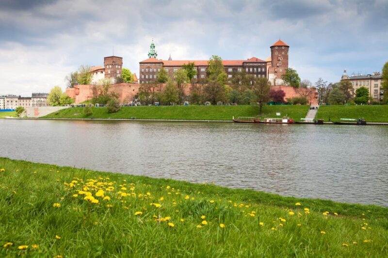 Krakow: Wawel Castle, Cathedral, Rynek Underground & Lunch - Walking Through Krakow’s Historic Highlights
