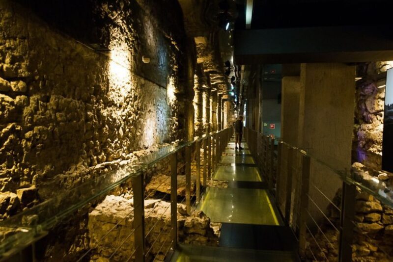 Krakow: Wawel Castle, Cathedral, Rynek Underground & Lunch - A Guide to the Krakow Wawel Castle & Underground Tour: Authentic History with a Modern Twist