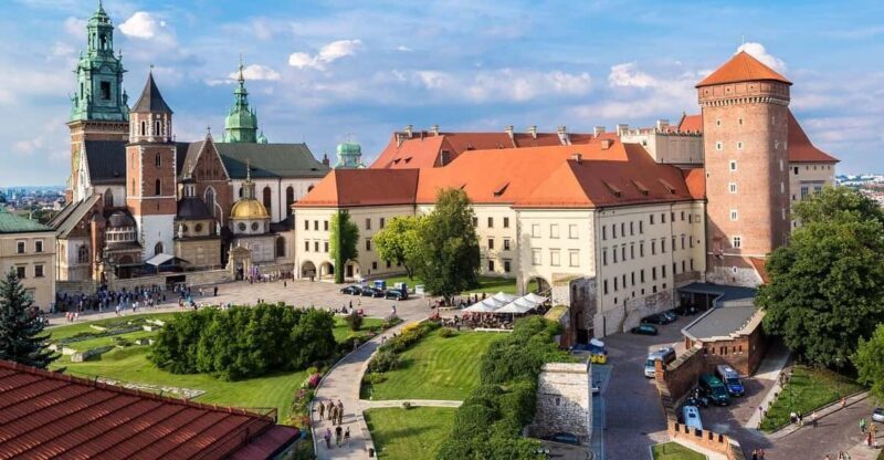 Krakow: Wawel Castle & Cathedral with Salt Mine Tour + Lunch - Logistics and Practicalities