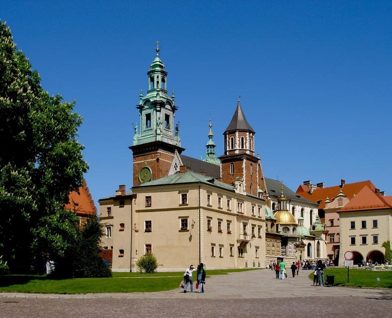 Krakow: Wawel Castle & Cathedral with Salt Mine Tour + Lunch - Who Should Consider This Tour?