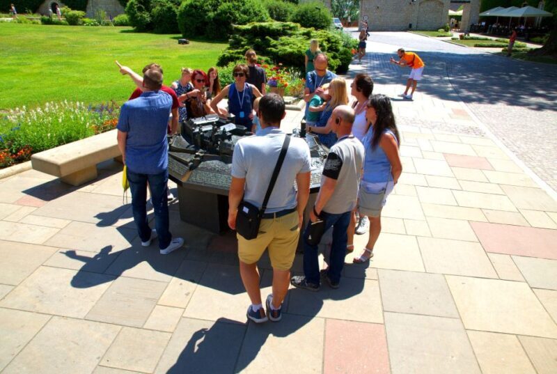 Krakow: Wawel Castle Guided Tour with Entry Tickets - Discovering Wawel Castle: A Guided Tour Worth Your Time