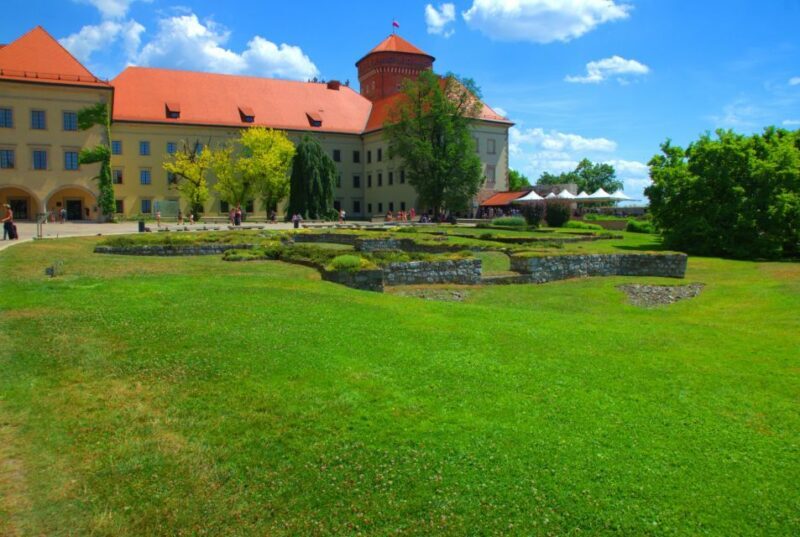 Krakow: Wawel Castle Guided Tour with Entry Tickets - The Review Spectrum: Authentic Feedback