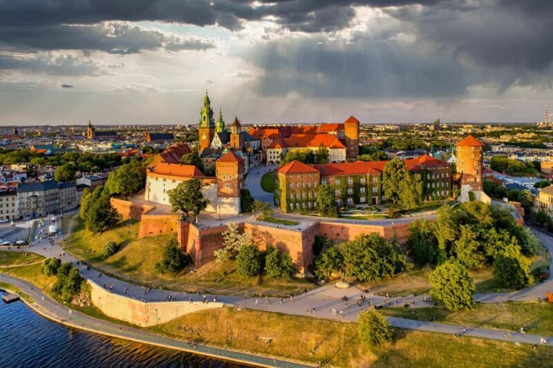 Krakow: Wawel Castle Guided Walking Tour - Key Points