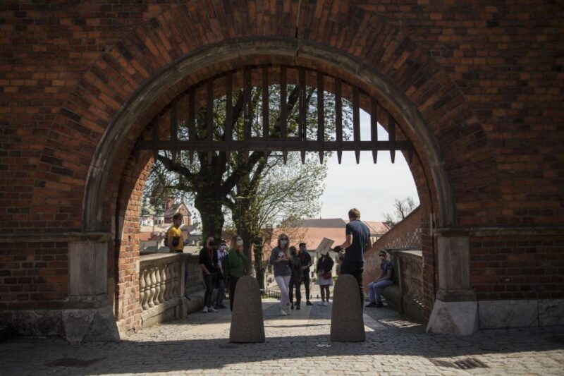 Krakow: Wawel Castle Guided Walking Tour - A Detailed Look at the Wawel Castle Guided Walking Tour