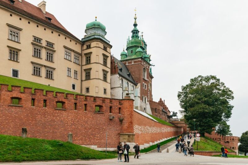 Krakow: Wawel Castle Guided Walking Tour - An Introduction to the Tour Experience
