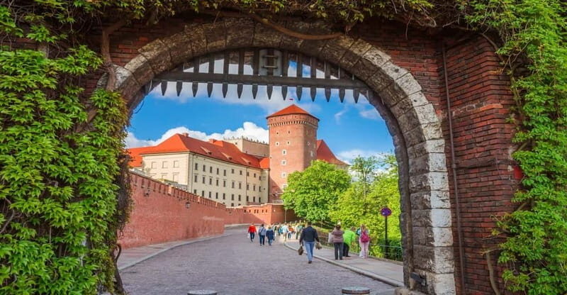 Krakow: Wawel Cathedral Guided Tour with Admission Tickets - Who Will Appreciate This Tour?