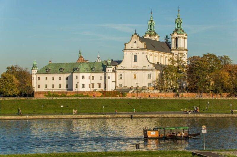 Krakow: Wawel Guided Tour with Lunch and River Cruise - Key Points