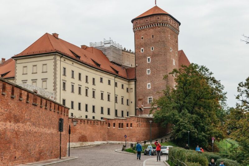 Krakow: Wawel Royal Hill with Optional Castle and Cathedral - Key Points