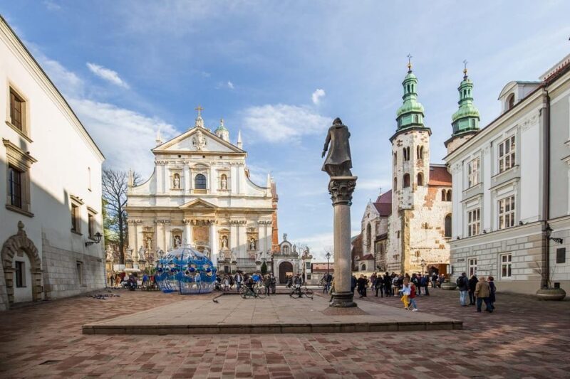 Krakow's Old Town Quick Review & St. Mary's Basilica Visit - FAQ