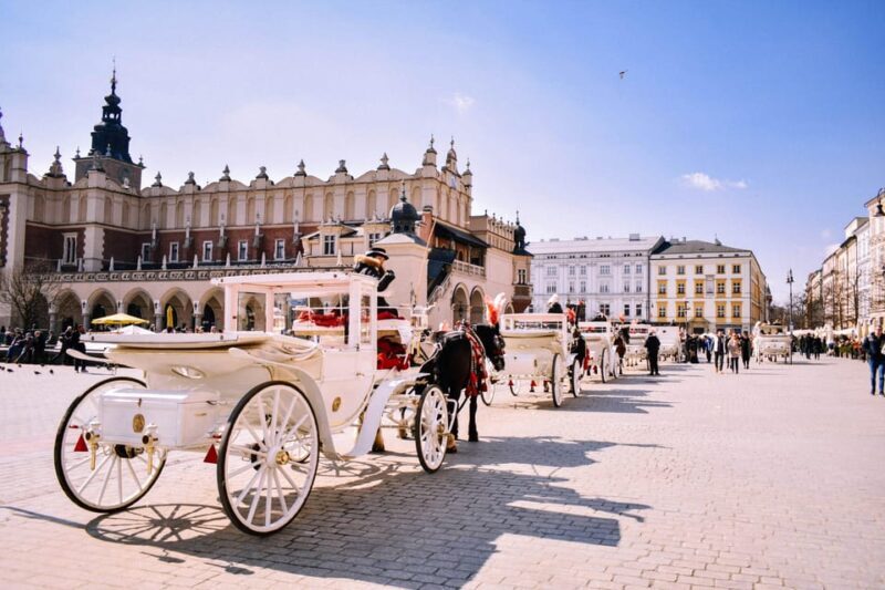 Krakow's Old Town: Uncover Hidden Gems with a Local - Key Points