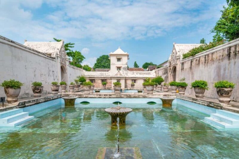 Kraton & Taman Sari Walking Tour - Optional Batik Workshop - Key Points