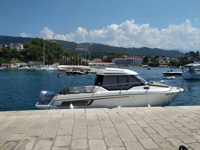 Krk: Rent a boat Merry Fisher 795 - Exploring the Experience of Renting the Merry Fisher 795