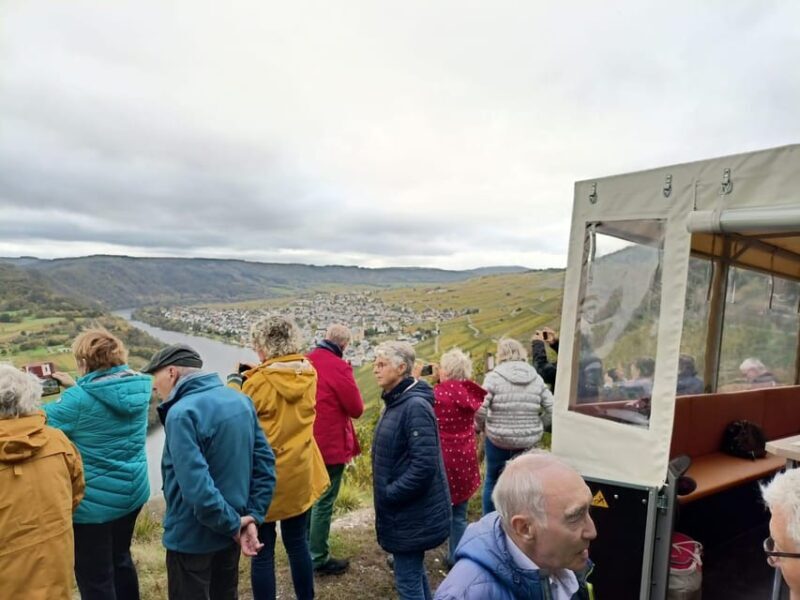 Kröv, Mosel: PLANWAGENFAHRT through the vineyards with wine tasting - Exploring the Tour Experience