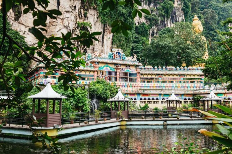 Kuala Lumpur: Batu Caves Sunset Tour with Banana Leaf Dinner - Exploring the Ramayana Cave Under Nightfall