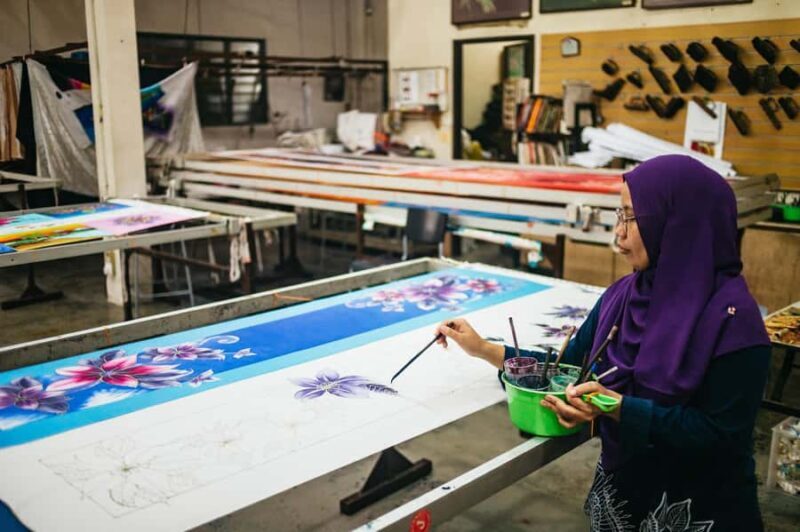 Kuala Lumpur: Batu Caves Sunset Tour with Banana Leaf Dinner - Savoring a Banana Leaf Dinner