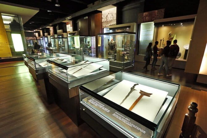 Kuala Lumpur City & Countryside Guided Tour Including Lunch - Key Points