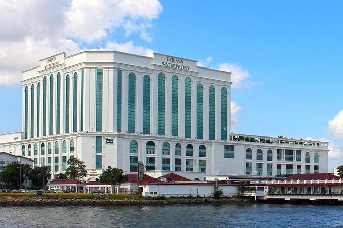 Kuala Lumpur City to Johor Bahru 1-way Transfer - The Vehicle and Comfort