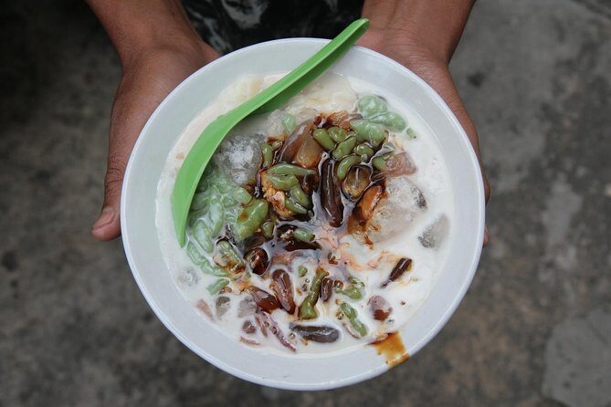 Kuala Lumpur Foodie Heaven 3 Hour Experience - Transportation and Group Size
