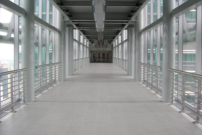 Kuala Lumpur Full Day City Tour Include Twin Tower Entrance - The First Stop: Petronas Twin Towers