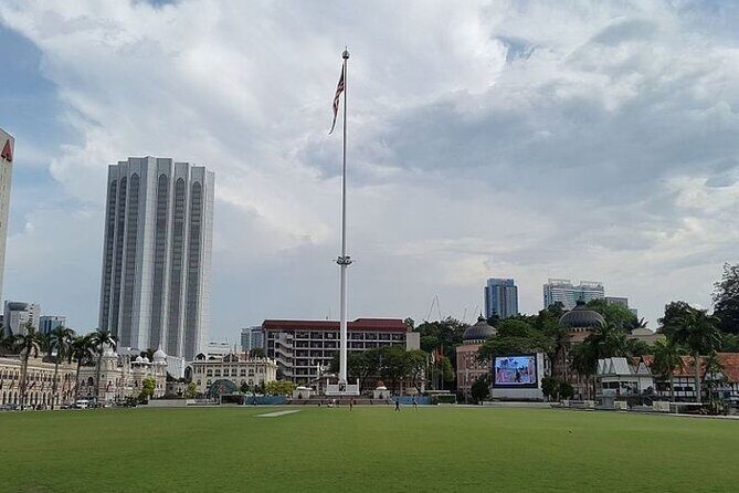 Kuala Lumpur Full Day Private Tour with 24 spots Of Wonders - Cultural and Shopping Highlights