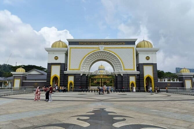 Kuala Lumpur International Airport KLIA KLIA2 to AVANI Sepang Goldcoast Resort Hotel Transfer - The Vehicle and Comfort