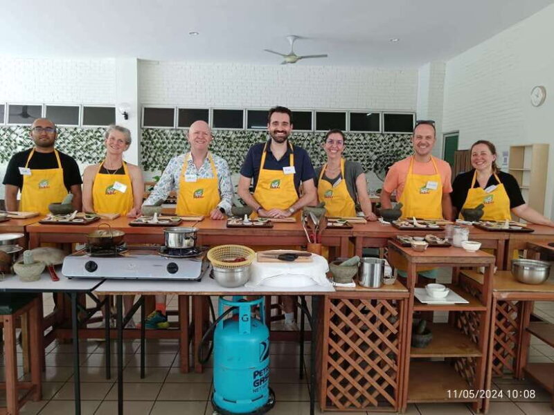 Kuala Lumpur: Malaysian Cooking Class with Market Tour - Key Points